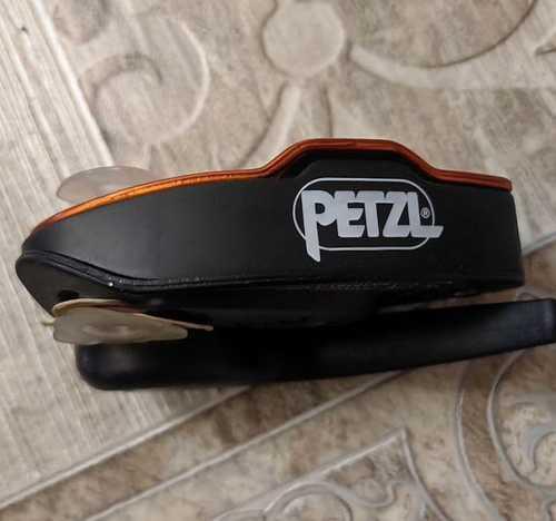 Страховочно-спусковое устройство Petzl grigri 