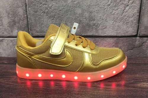 Золотистые кеды Nike