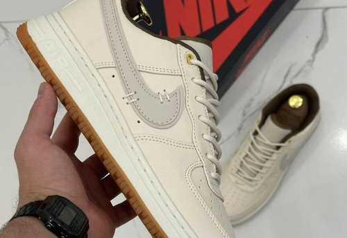 Кроссовки Nike Air Force 1 Luxe бежевые демисезон