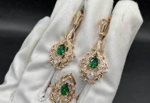 Шикарные Золотые серьги с кольцо с зеленым камнем