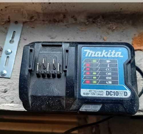 Зарядное устройство makita