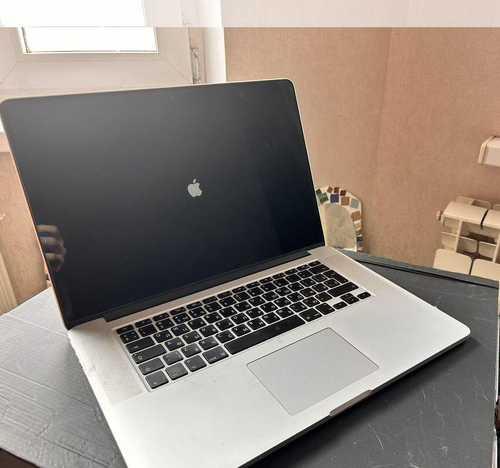 Apple macbook pro a1398 2015 / i7 / 16gb