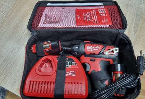 Шуруповерт Milwaukee M12 2401-22