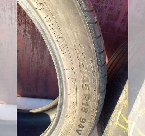 Kumho Ecsta HS51 235/45 R18 94