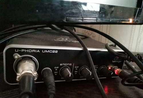 Аудиокарта Behringer UMC22