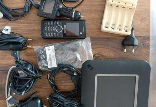 Цифровая фоторамка, телефон, зарядка, шнуры и др
