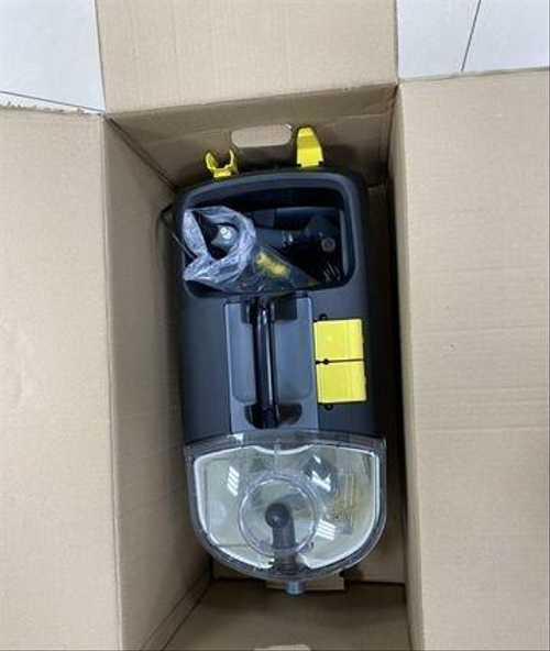Моющий пылесос Karcher 10/1 новый