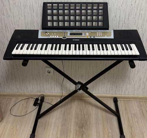 Синтезатор Yamaha psr r200