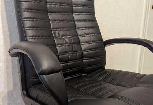 Кожаное кресло Бюрократ кв-10 (как новое)