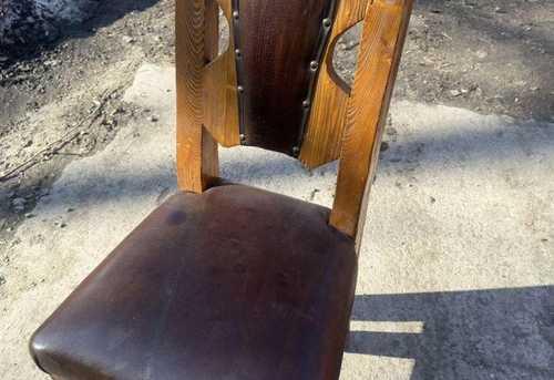 Деревянный стул со спинкой под старину