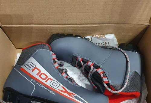 Лыжные ботинки Snorox 37 р. +палки 150 см