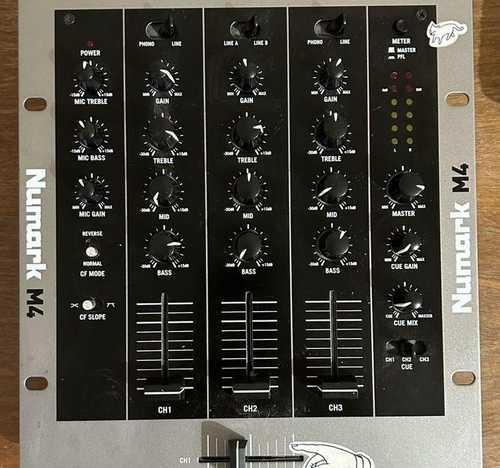Микшер Numark M4