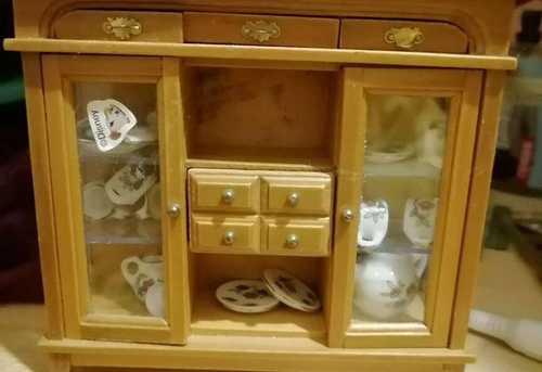 Миниатюрный кукольный деревянный шкаф с посудой