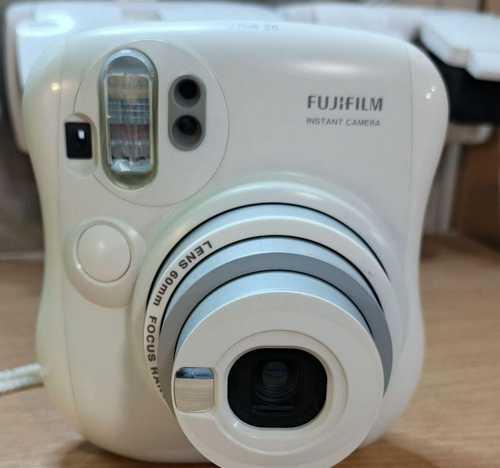 Фотоаппарат моментальной печати instax mini