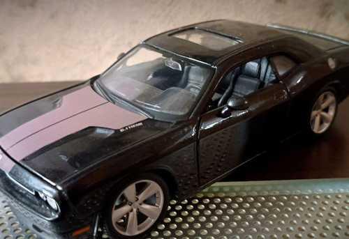 Dodge Challenger SRT 2008 1/24