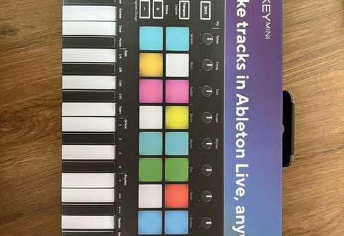 Миди-клавиатура novation LaunchKey Mini MK3