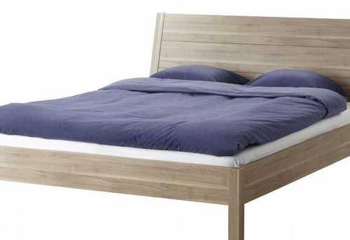 Двуспальная кровать IKEA с матрасом