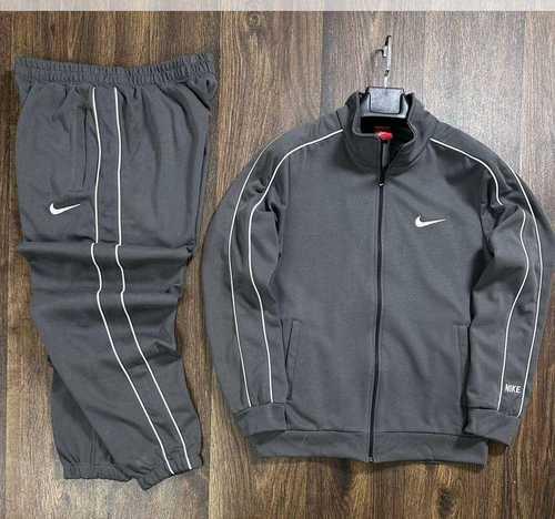 Спортивные костюмы Nike