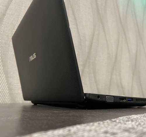 Ноутбук asus X200CA