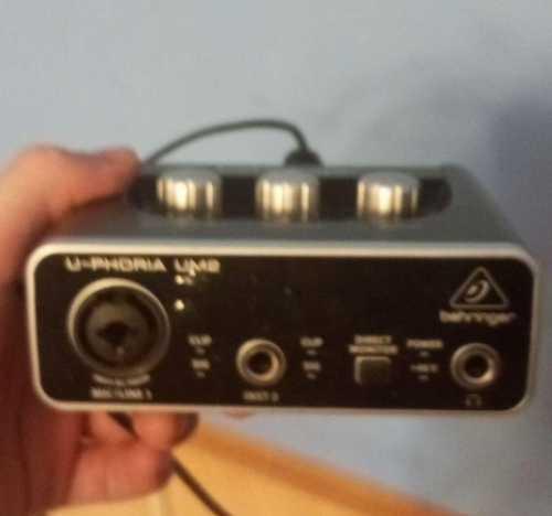 Звуковая карта behringer um2