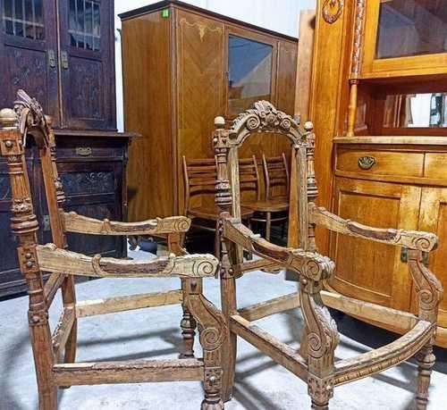 Старинные антикварные кресла