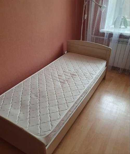 Кровать одноместная с матрасом