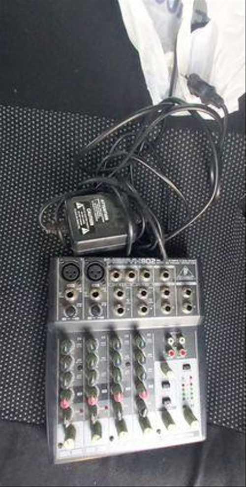 1 / 3 Микшерный пульт Behringer xenyx q802usb