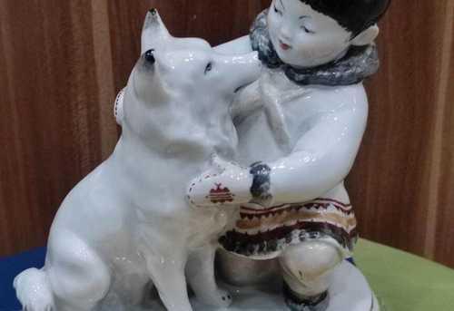 Фарфоровые статуэтки лфз мальчик с собакой