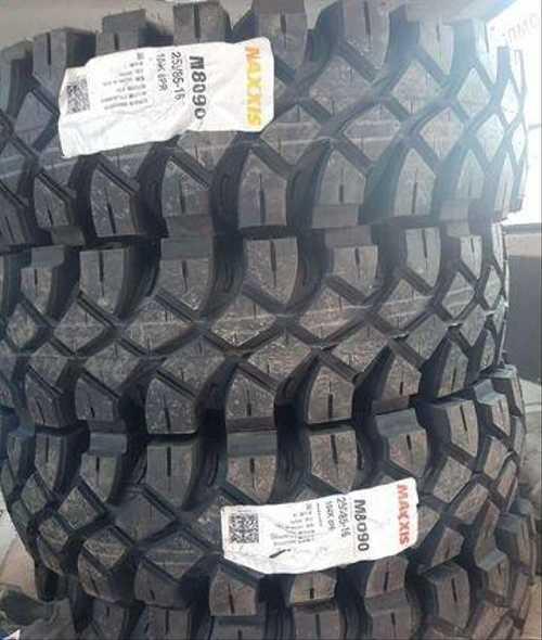 Maxxis M8090 Creepy Crawler 255/85 R16 104K
