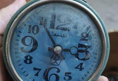 Часы СССР настольные механика