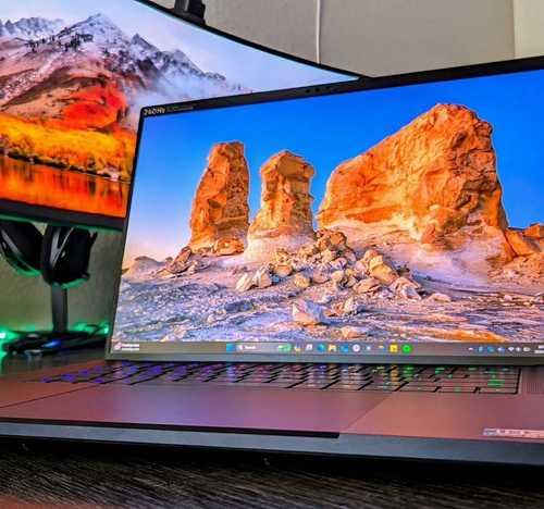 Razer Blade 16 i9 13950HX / RTX 4090 / miniled