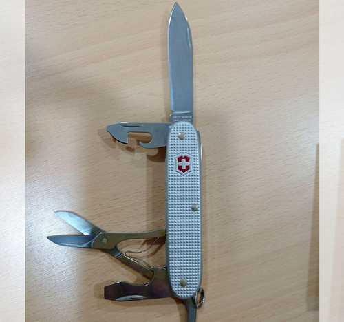 Нож Victorinox Pioneer X Alox