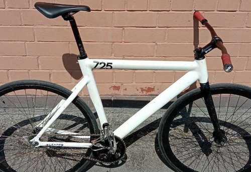 Leader 725 fixed gear