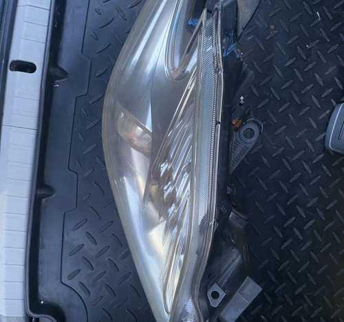 Продам фару prius30