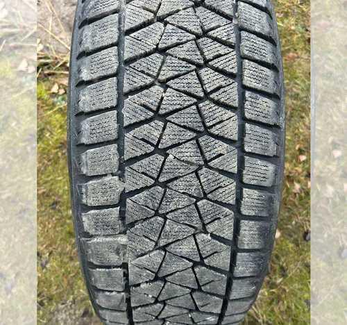 Bridgestone Blizzak DM-V2 235/55 R20 102T