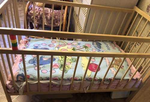Детская кроватка с матрасиком постельным бельем