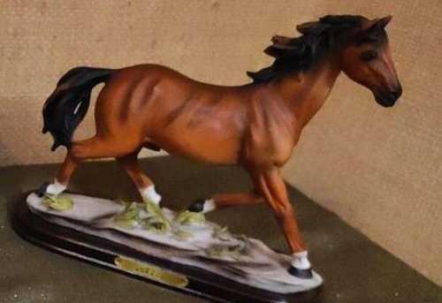 Коллекционная статуэтка конь