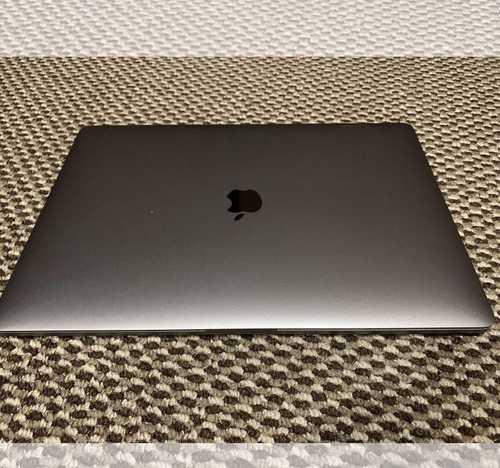 Macbook Pro 15 2017 i7 16gb 512