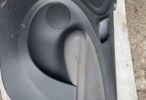 Обшивка передняя правая Citroen C3 Picasso
