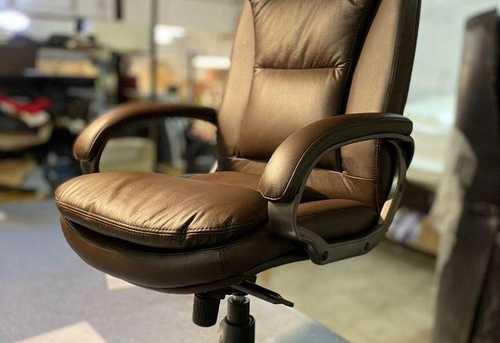 Компьютерное кресло в натуральной коже