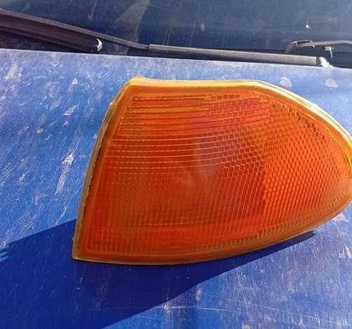Поворотник правый Opel Astra F