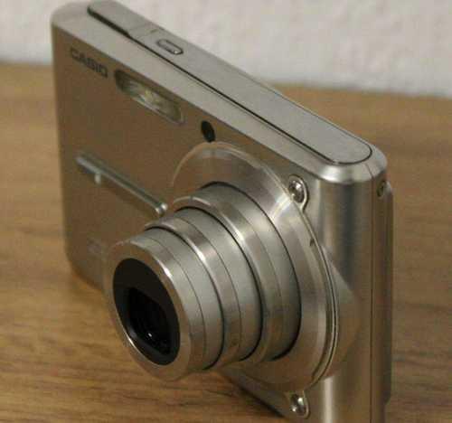 Самый узкий фотоаппарат Casio exilim card EX-S600