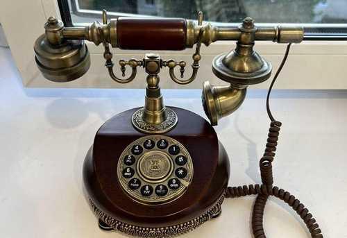 Старый телефон ретро