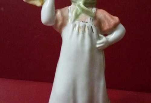 Фарфоровая статуэтка Плясунья с платочком лфз 60е