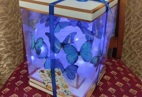 Эффектный букет из бабочек в коробке-аквариуме