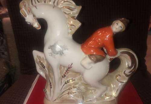 Фарфоровая статуэтка Иванушка на коне. Дулево