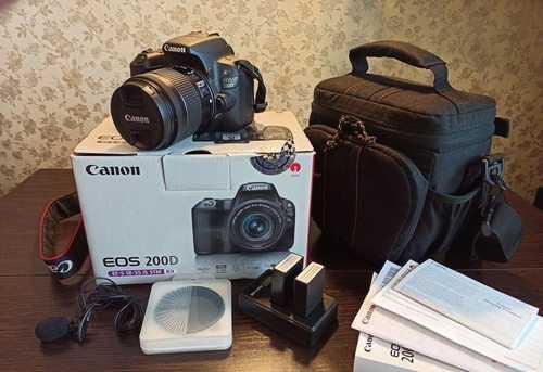 Зеркальный фотоаппарат Canon EOS 200D с приданным