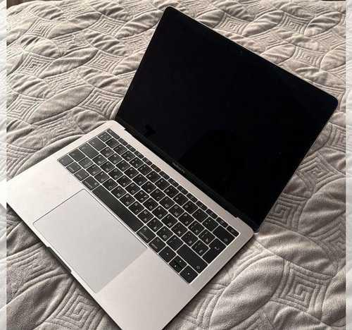 Apple macbook pro 13 inch 2017