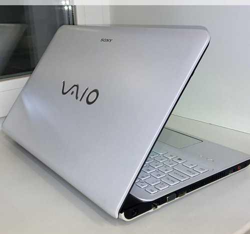 Ноутбук Sony Vaio SVE151J11V