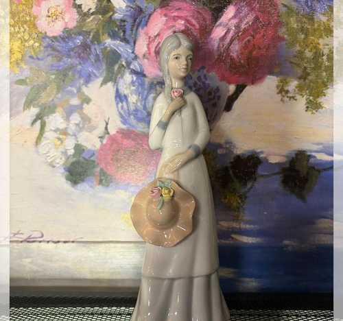 Фарфоровая статуэтка Девушка с розой Испания